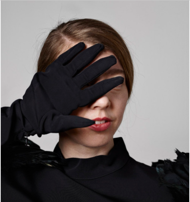 Rachel Chandler girl covering face with gloved hand — Postimages