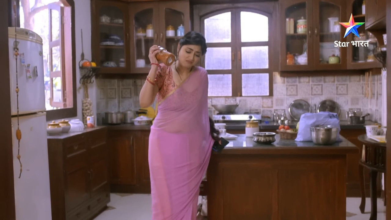 Reema Wohrah Sexy Busty boobs and navel in saree savdhaan india mp4 snapshot 05 00 274 — Postimages