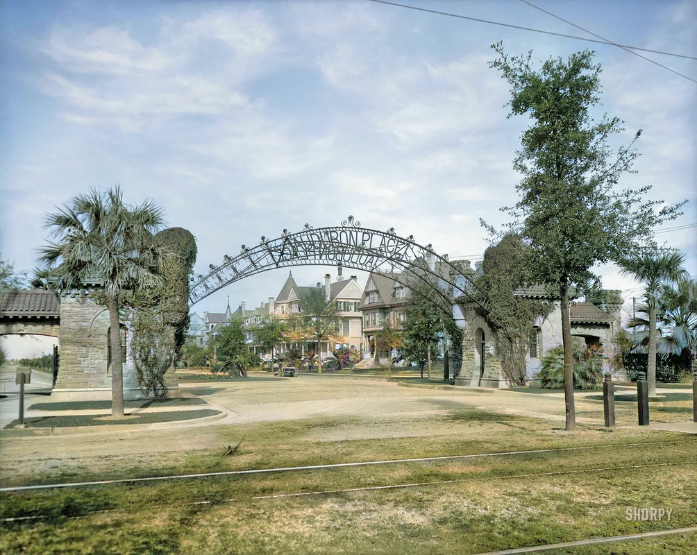 'Audubon Place, 1906.' A private, gated street next to Tulane ...