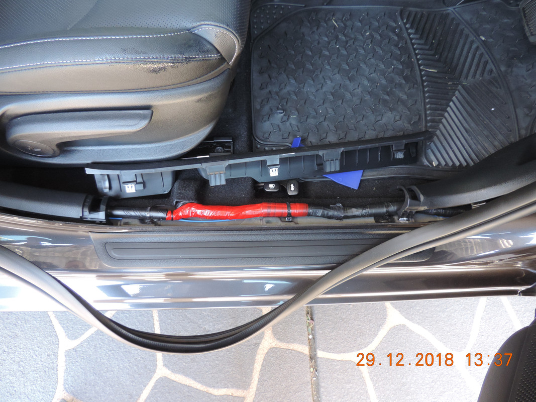 Drivers side slii trim clips — Postimages