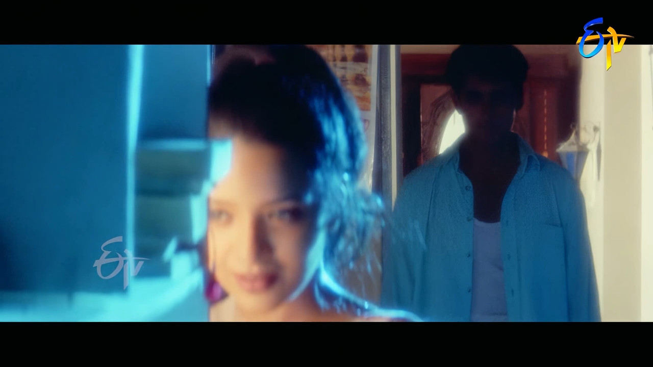 Chitram 2000 Reema Sen Hot Song 1080p mp4 snapshot 01 09 [2021 02 25 20 ...