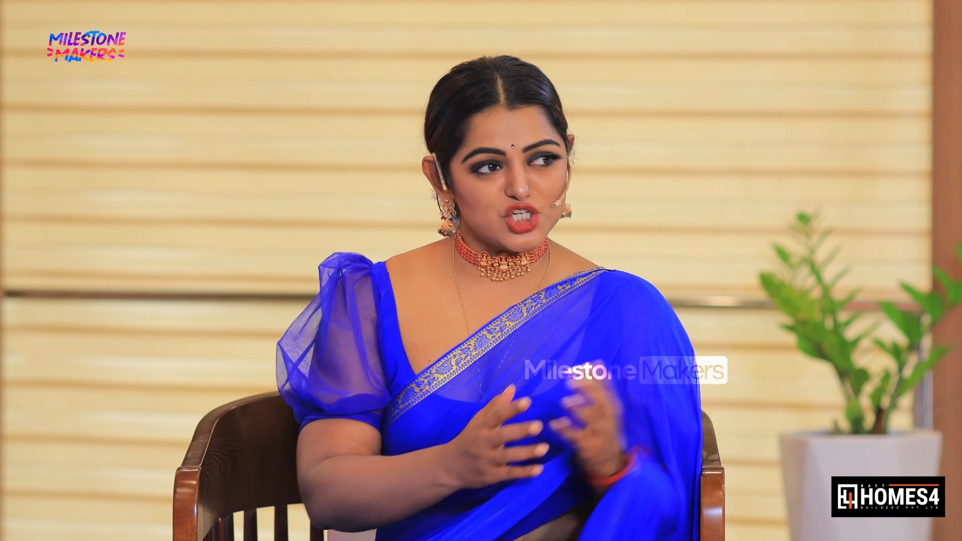 Meera Anil Hot cleavage in violet saree mp4 snapshot 01 51 393 — Postimages