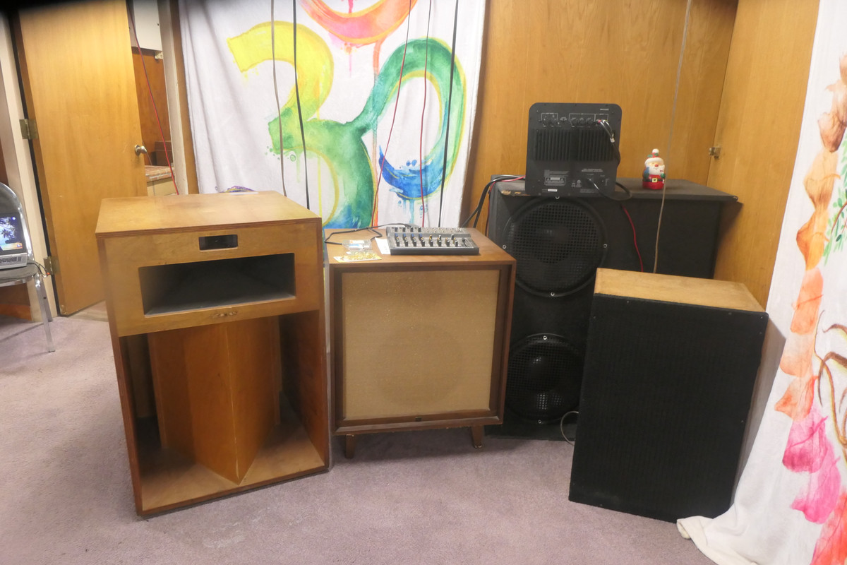 Speakers Right — Postimages