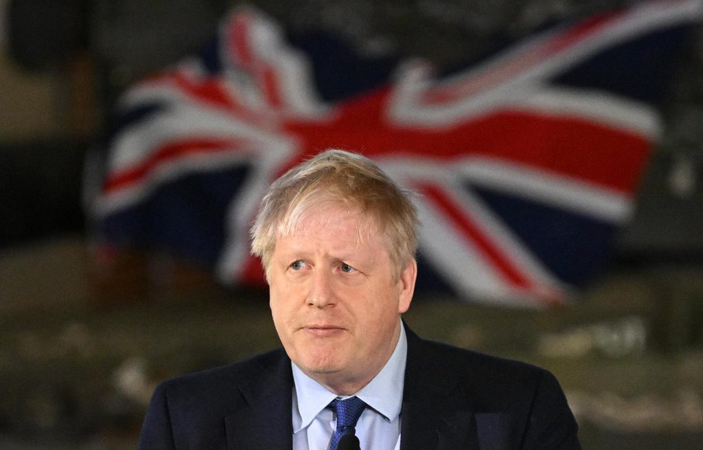 Boris Johnson acusa a Tucker Carlson de "traidor" por permitir que ...