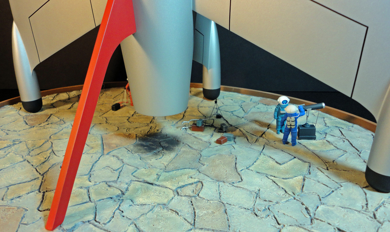 Masterpiece Models 1/48 Scale Luna Spaceship Diorama From the Movie ...