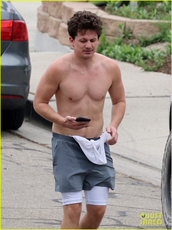 Charlie Puth shows fit physique during morning jog - Celebria - ATRL