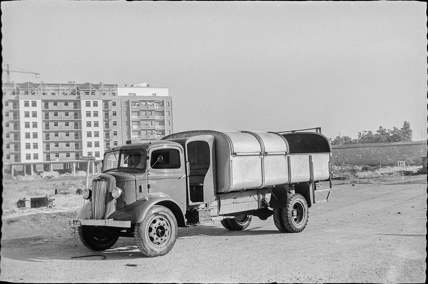 Camión de recogida de basuras Santiago Arina 1964 — Postimages